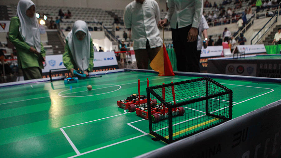 Panggung Adu Kreativitas Kompetisi Robotika 2024 - Foto